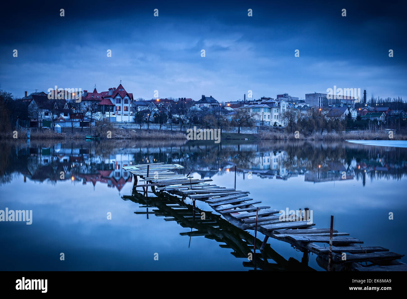 Donezk in der nacht -Fotos und -Bildmaterial in hoher Auflösung – Alamy