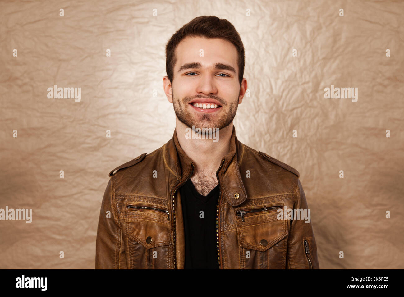 Junger mann mann junge -Fotos und -Bildmaterial in hoher Auflösung – Alamy