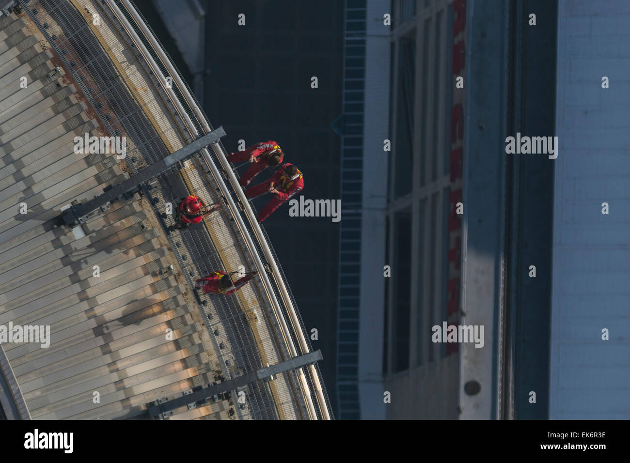Cn tower edgewalk toronto -Fotos und -Bildmaterial in hoher Auflösung ...