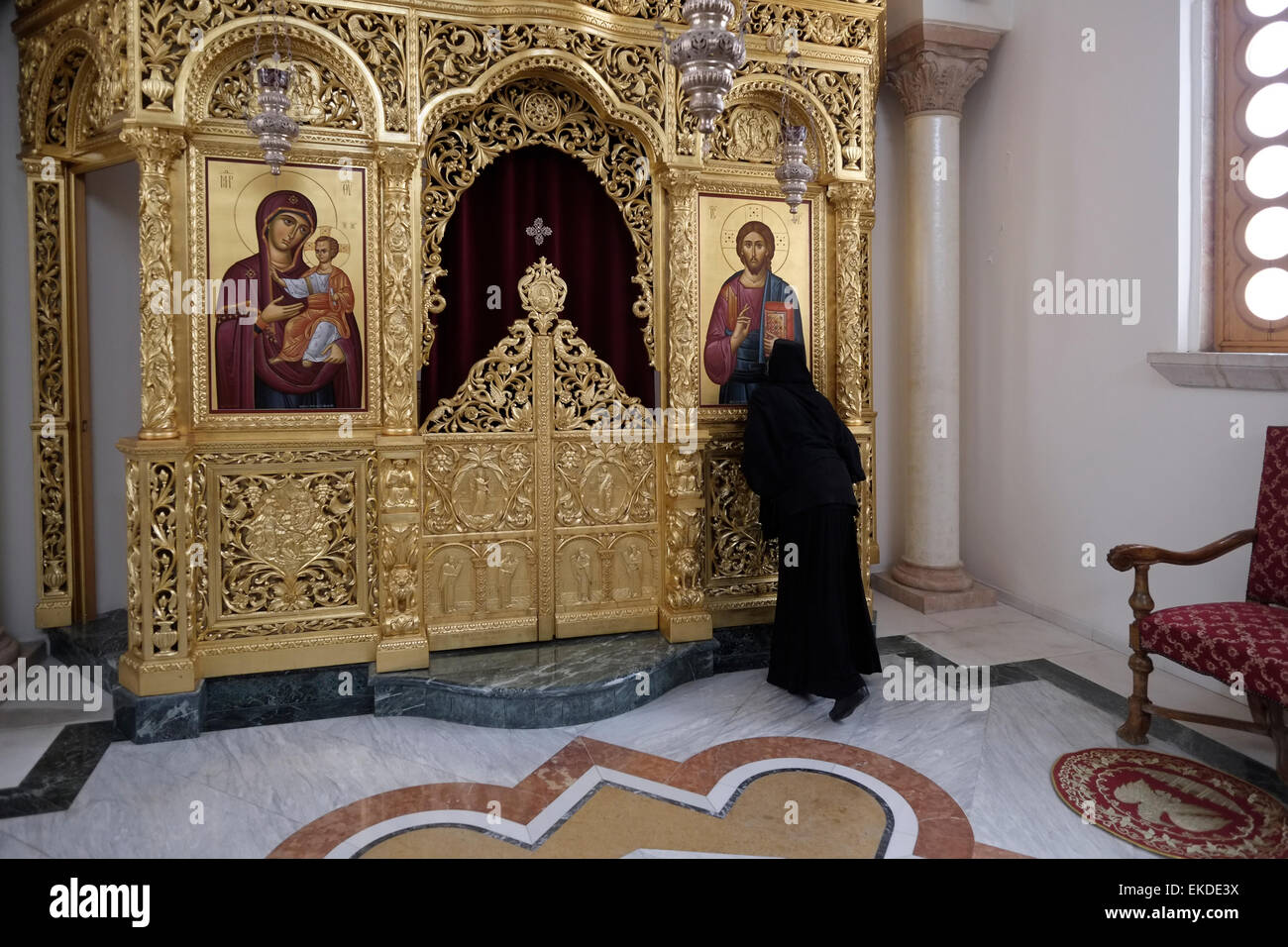 Ein christlich-orthodoxen Anhänger beten in der Kapelle des Griechisch ...
