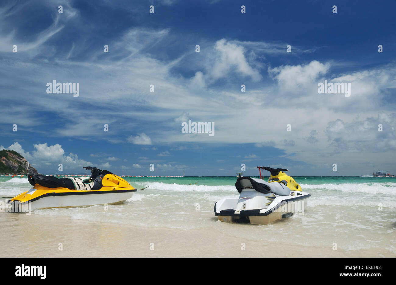 Jet ski am strand -Fotos und -Bildmaterial in hoher Auflösung – Alamy