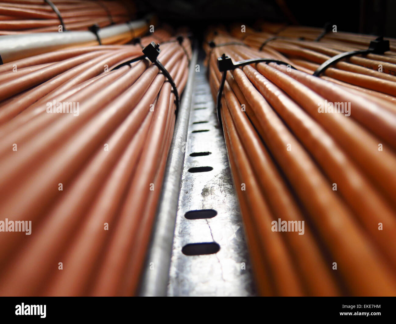 Gebündelte kabel -Fotos und -Bildmaterial in hoher Auflösung – Alamy