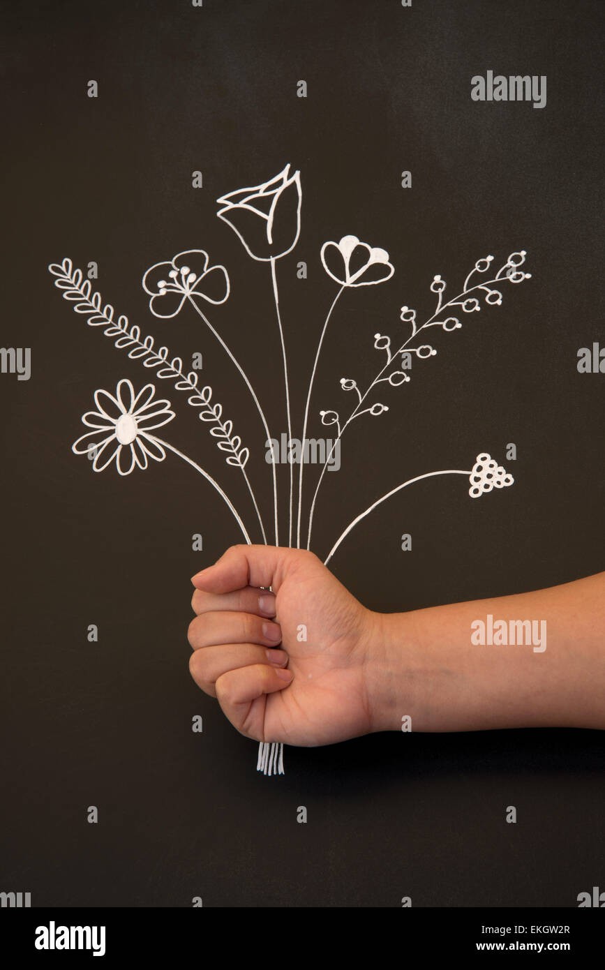 halten Blumen auf Tafel mit hand Stockfotografie - Alamy