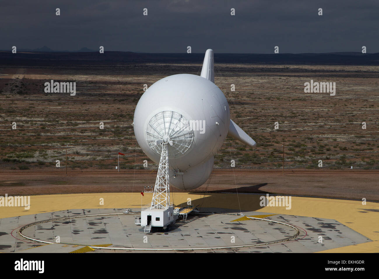 Das Tethered Aerostat Radar System (TARS) der CBP in Deming, New Mexico ...