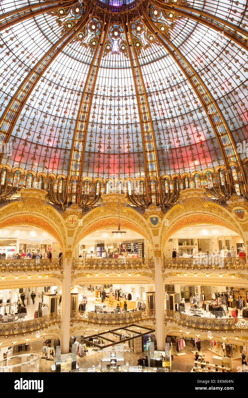 Kaufhaus Galeries Lafayette Paris mit seinen Art Nouveau-Architektur ...