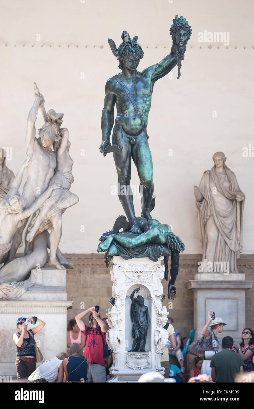Perseus Statue von Florenz, mit Blick auf die Statue des Perseus von ...