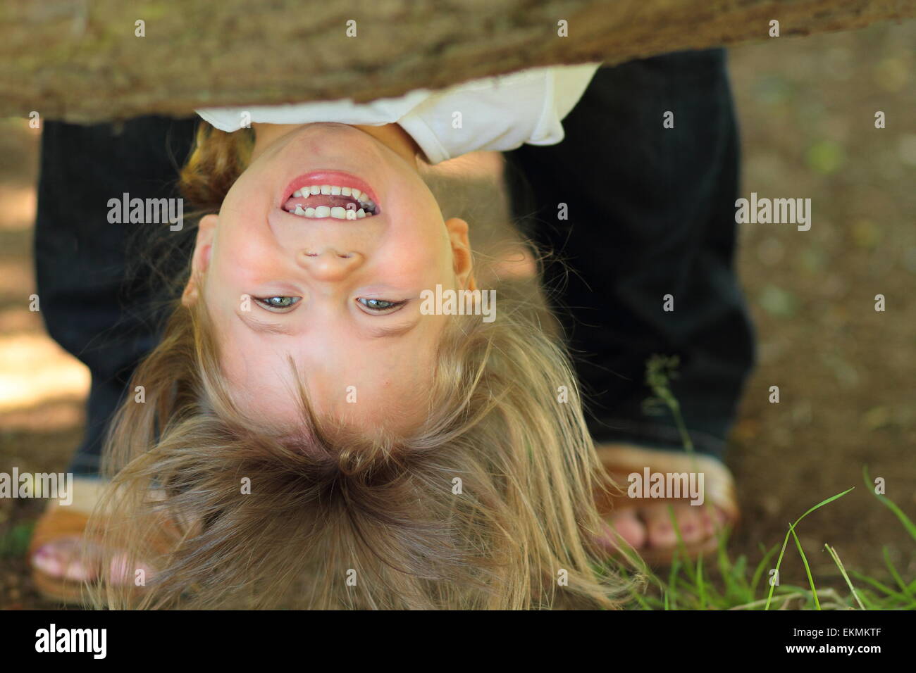 Laughing kind -Fotos und -Bildmaterial in hoher Auflösung – Alamy