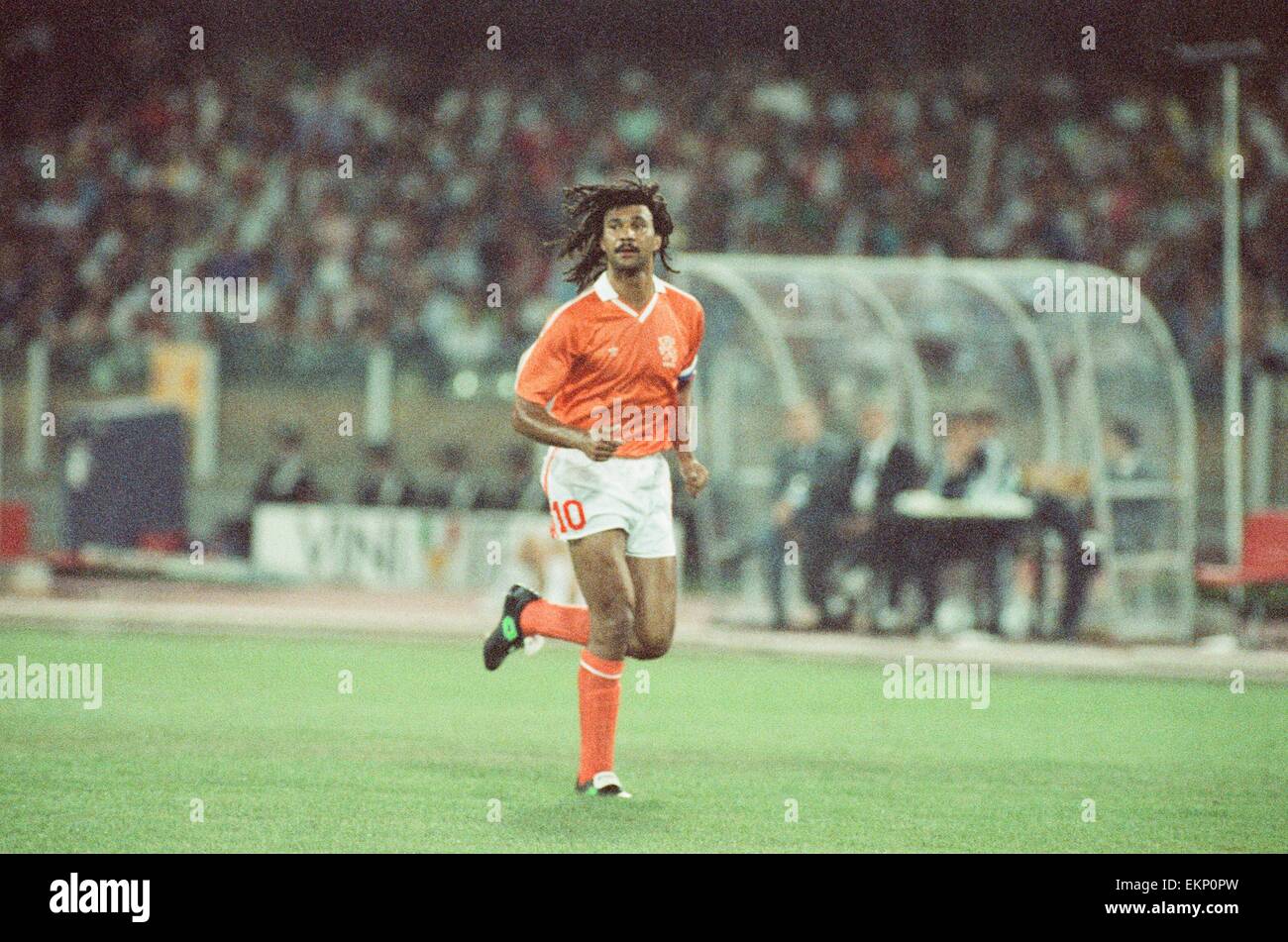 Ruud gullit 1990 -Fotos und -Bildmaterial in hoher Auflösung – Alamy