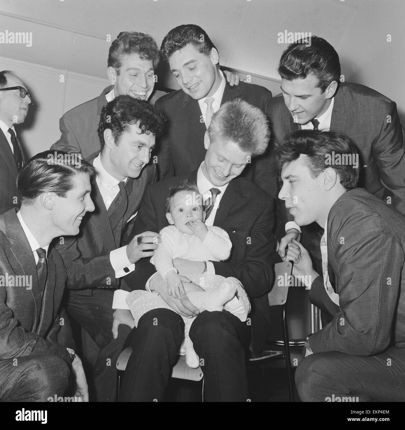 Taufe des neun Monate alten Berenice Ann Cooper, Tochter des Sängers ...