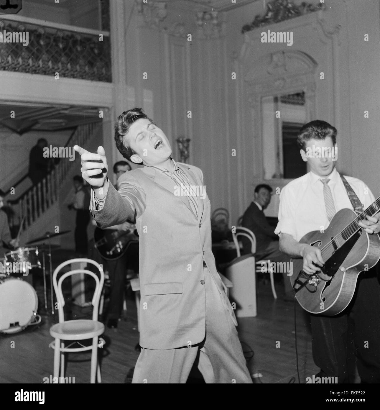 British pop singer terry dene -Fotos und -Bildmaterial in hoher ...