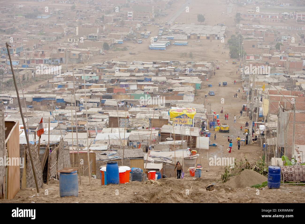 Slums in lima -Fotos und -Bildmaterial in hoher Auflösung – Alamy