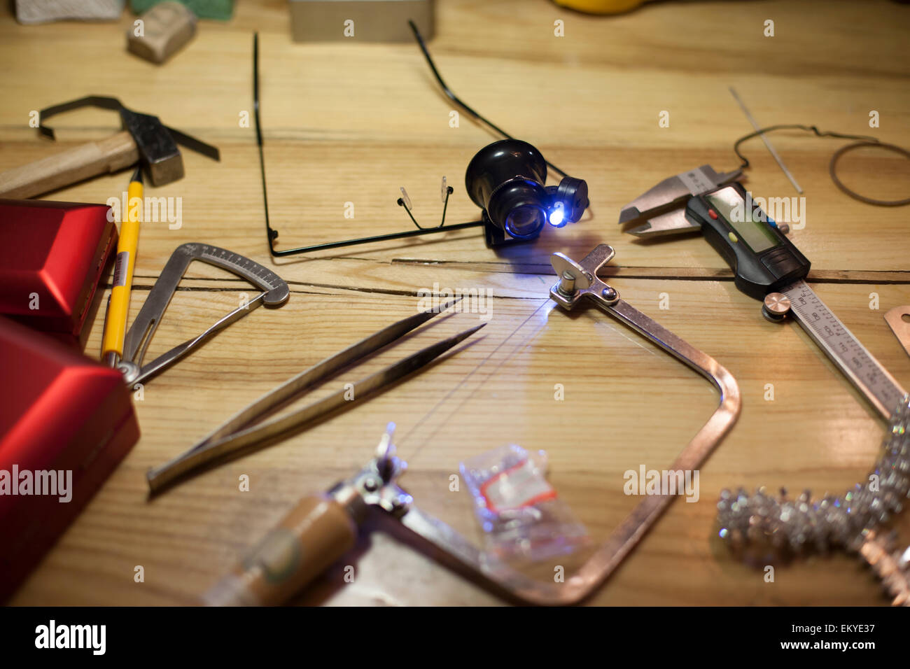 Studio werkbank -Fotos und -Bildmaterial in hoher Auflösung – Alamy