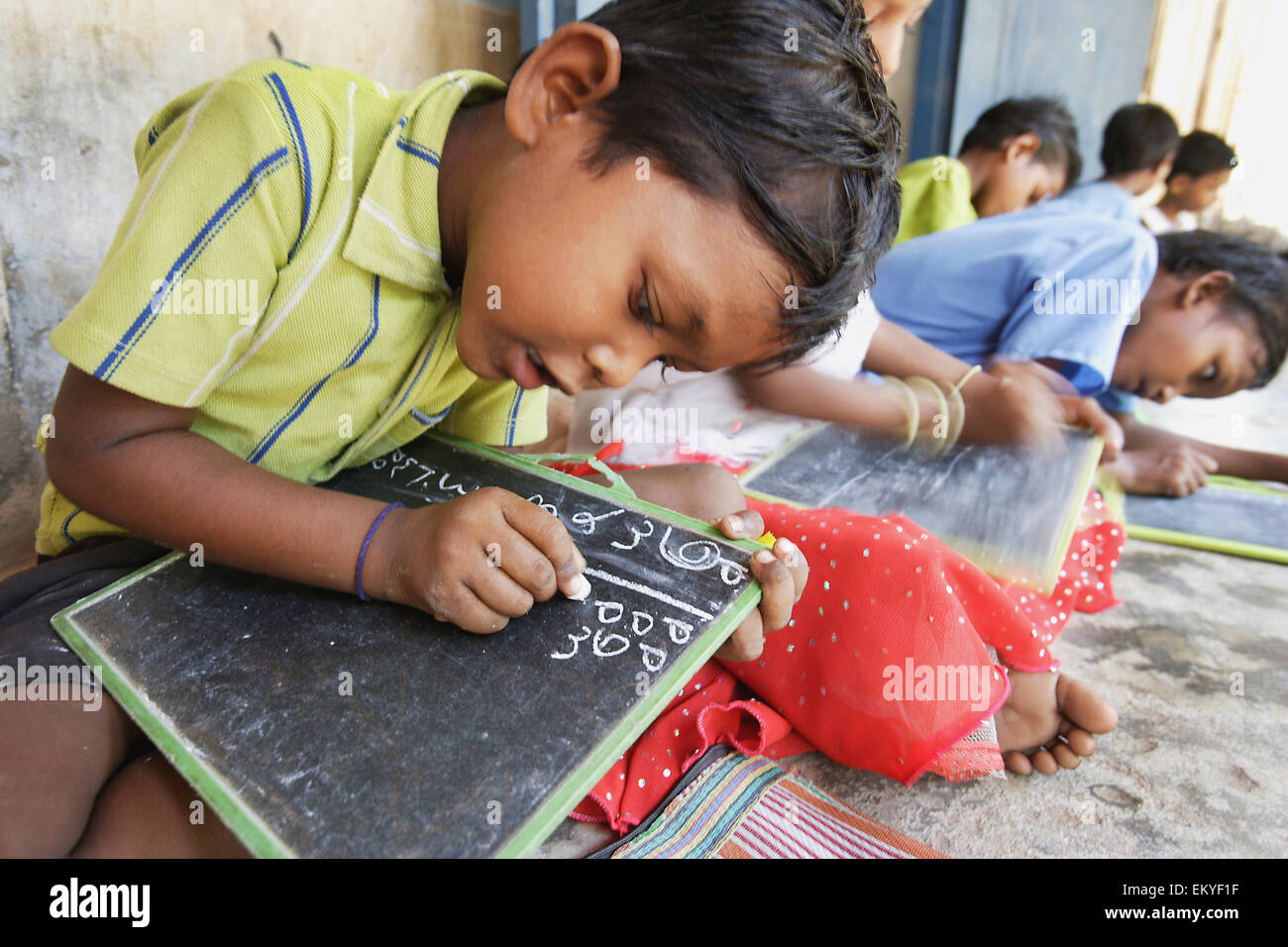 Arbeitende kinder indien -Fotos und -Bildmaterial in hoher Auflösung ...
