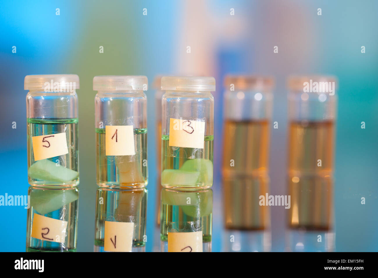 Proben in Kunststoff Fläschchen für Mikroskopie und Biopsie Gewebe ...