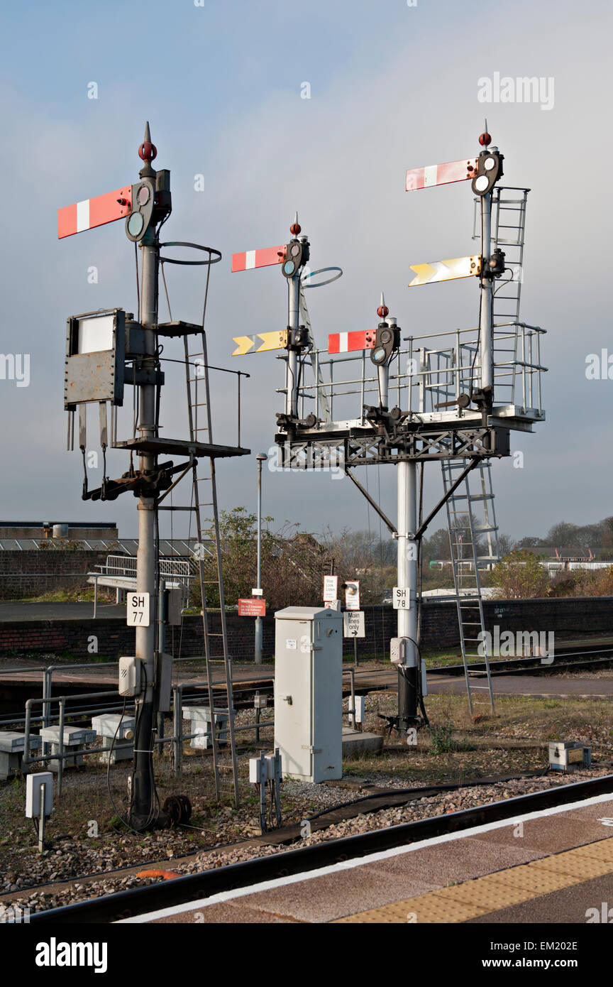 Semaphore signal gantry -Fotos und -Bildmaterial in hoher Auflösung – Alamy
