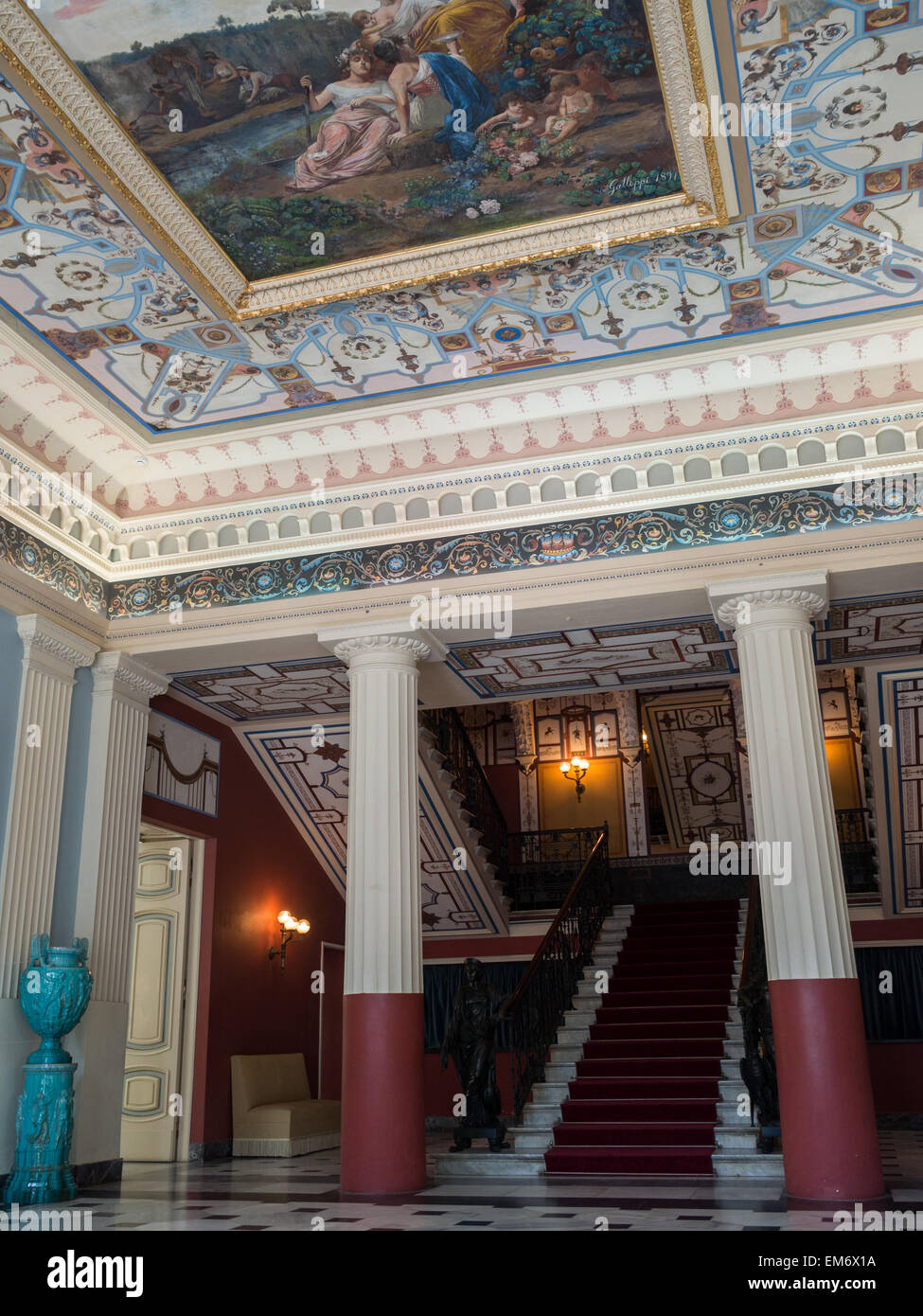 Haupteingang Innenraum des Achillion Palace Stockfotografie - Alamy