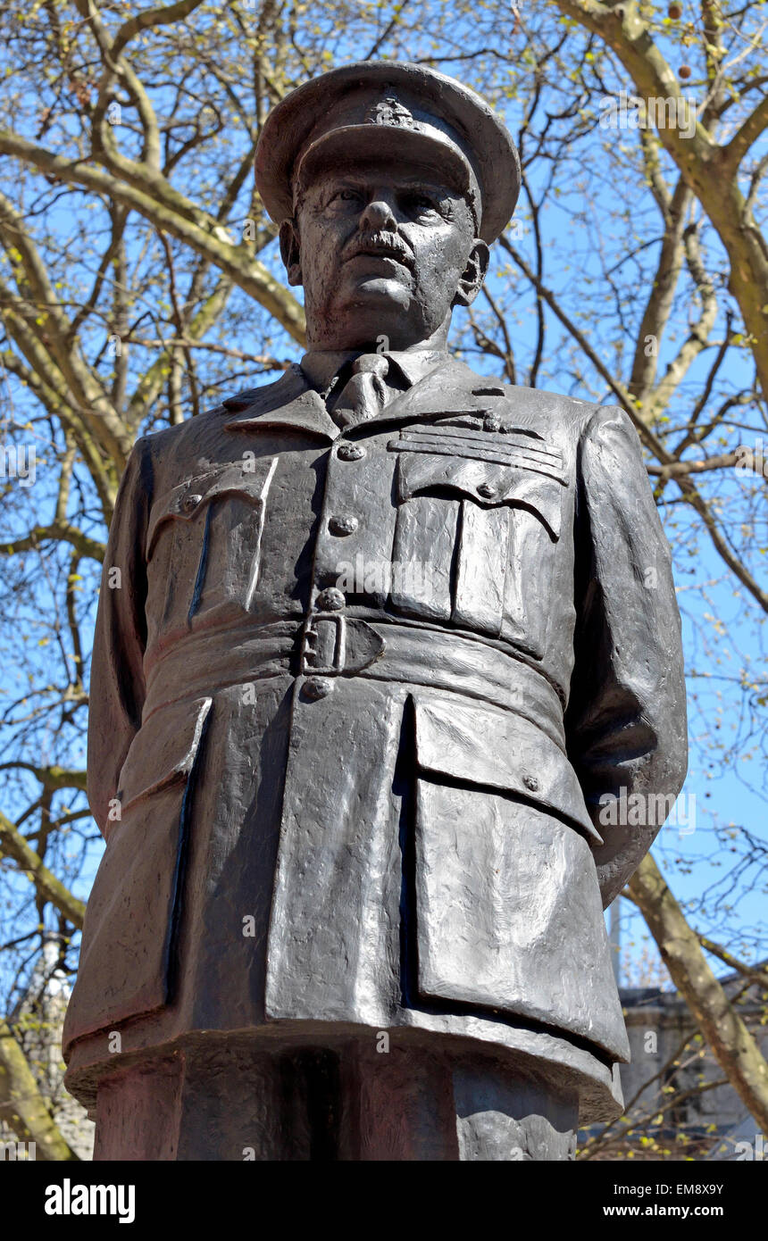 Statua di sir arthur bomber harris -Fotos und -Bildmaterial in hoher ...