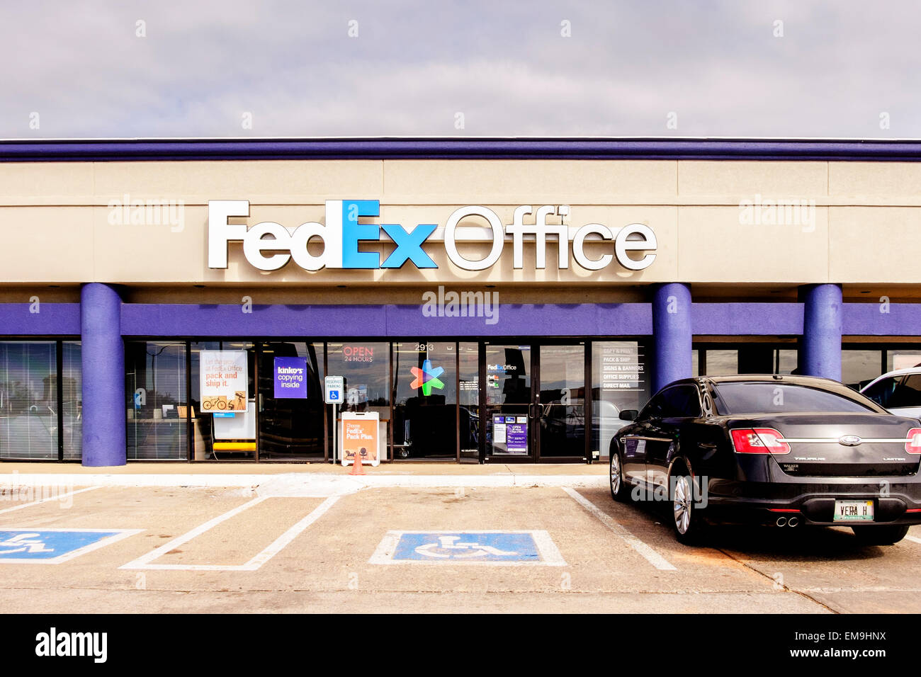 Fedex office store -Fotos und -Bildmaterial in hoher Auflösung – Alamy