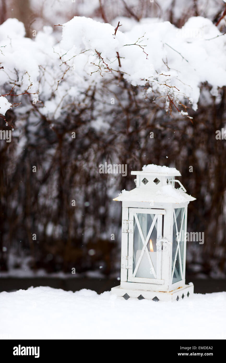 Winter laterne -Fotos und -Bildmaterial in hoher Auflösung – Alamy