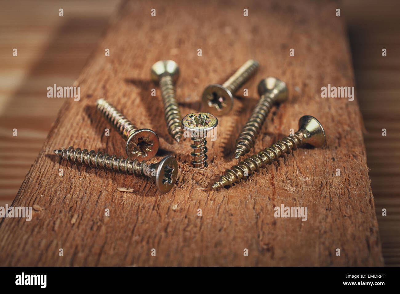 Metall holz -Fotos und -Bildmaterial in hoher Auflösung – Alamy