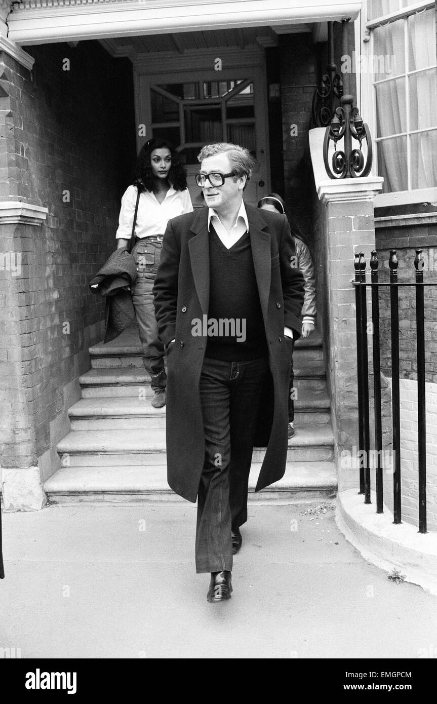 Schauspieler Michael Caine mit seiner Frau macht Shakira einen 20 ...