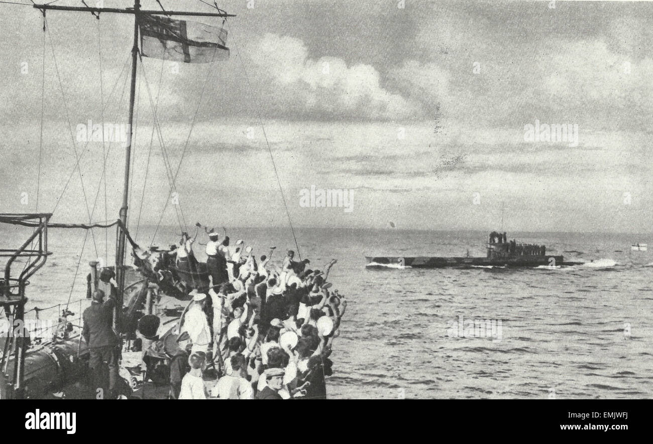 Die Crew der HMS Grampus Jubel der e-11 auf ihrer Rückkehr von einer ...