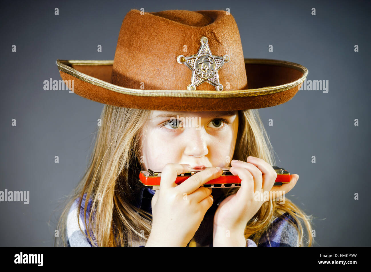Cowboy Playing Harmonica Stockfotos und -bilder Kaufen - Alamy