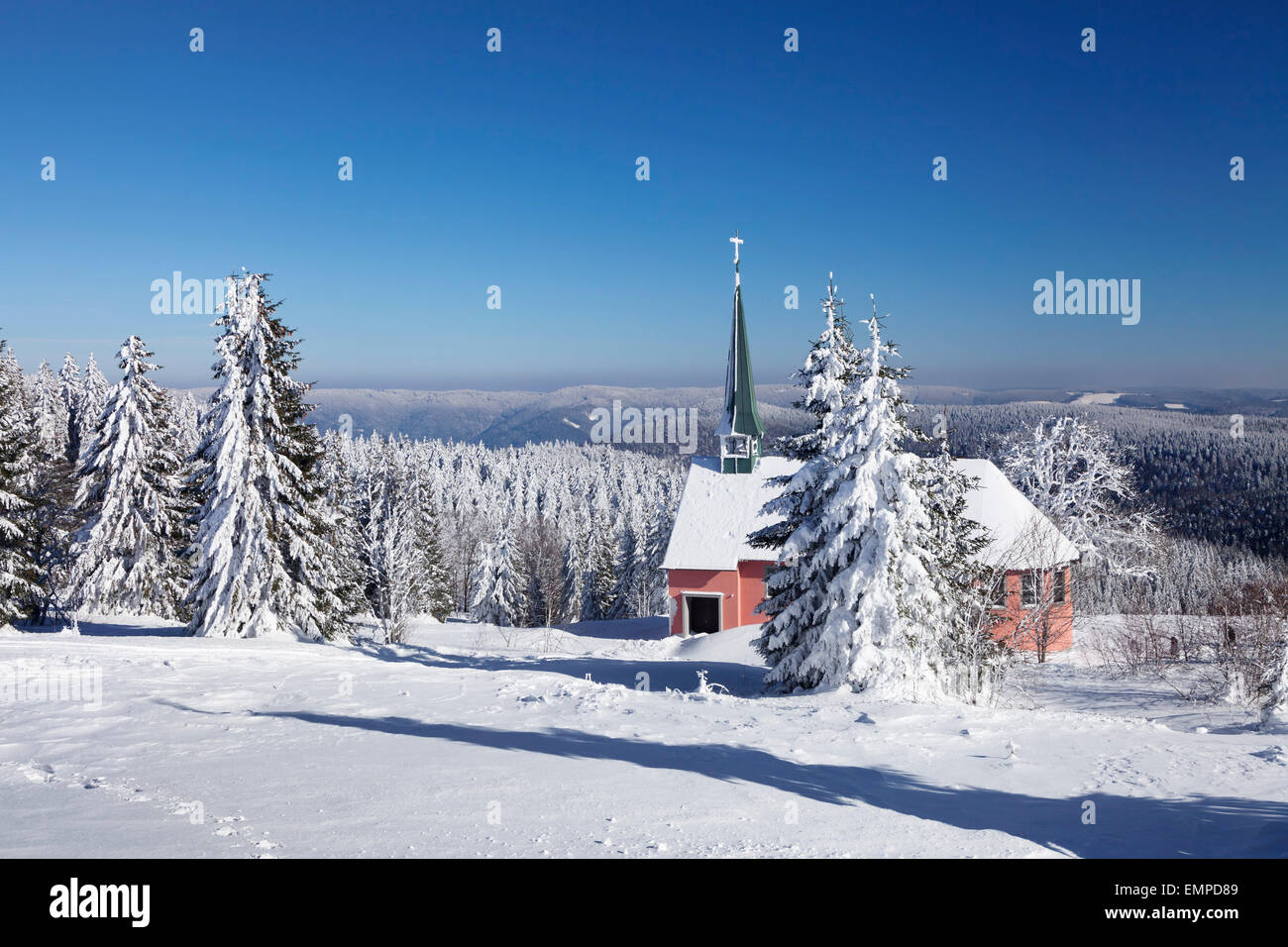 Winterlandschaft mit Kirche auf Kandel Berg, Schwarzwald, Baden ...