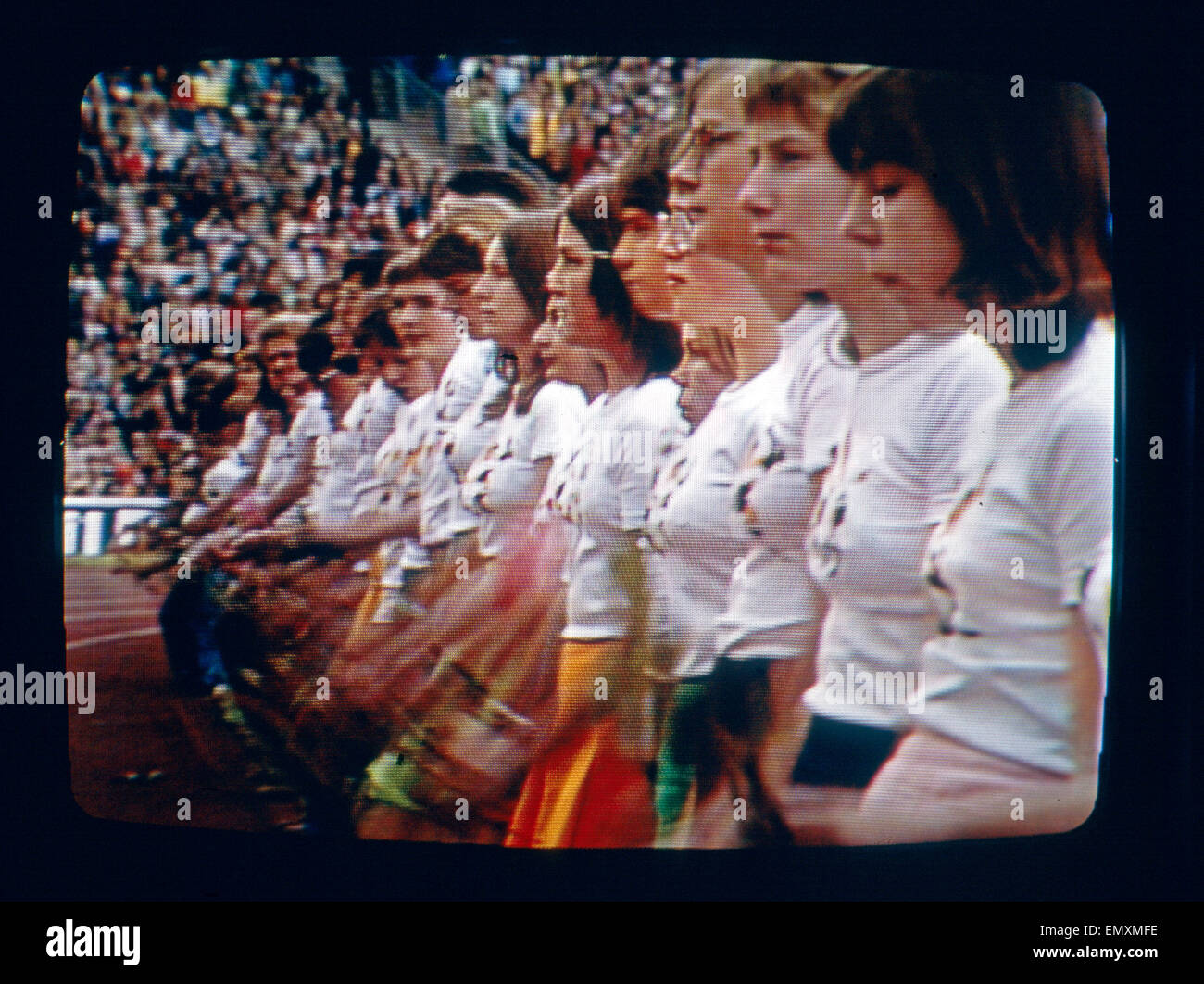 Fans Und Freiwillige Im Olympiastadion in München Beim Endspiel der ...