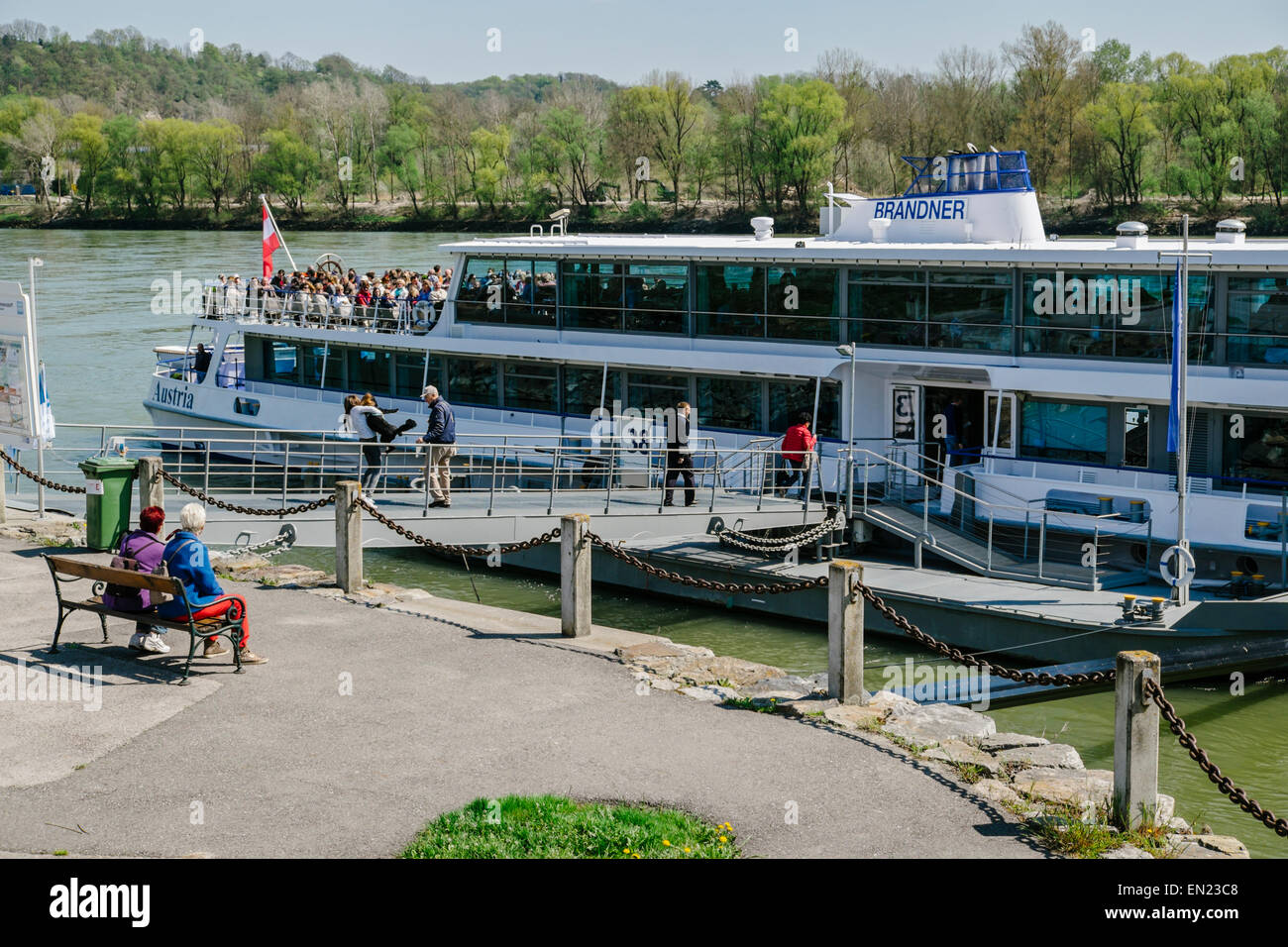 Ship donau on danube donau Stockfotos und -bilder Kaufen - Alamy