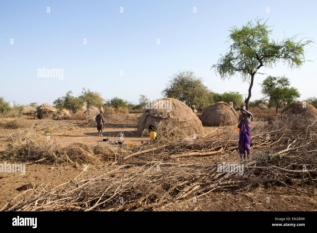Mursi the mursi village house home -Fotos und -Bildmaterial in hoher ...