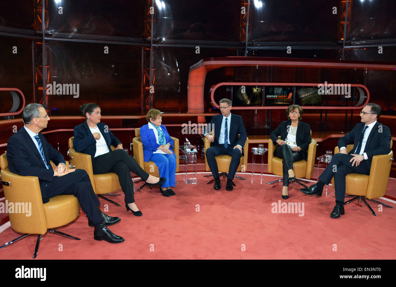 Historiker Michael Wolffsohn (l-R), Susanne Frangenberg, der Anwalt von ...