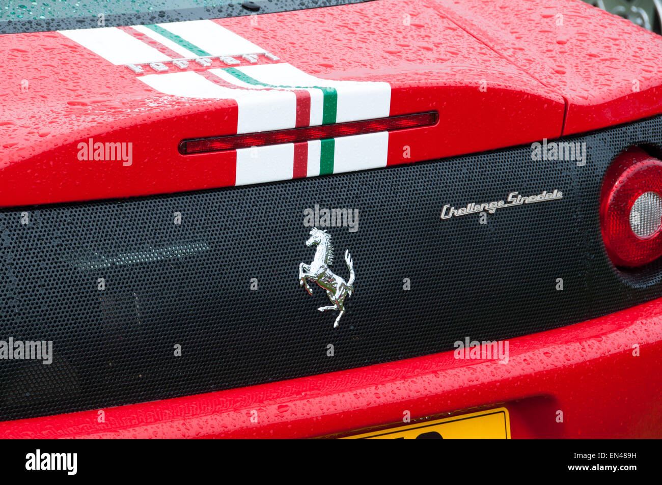 Rotes logo abzeichen symbol emblem -Fotos und -Bildmaterial in hoher ...