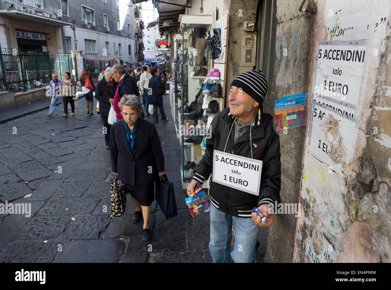Naples poverty -Fotos und -Bildmaterial in hoher Auflösung – Alamy