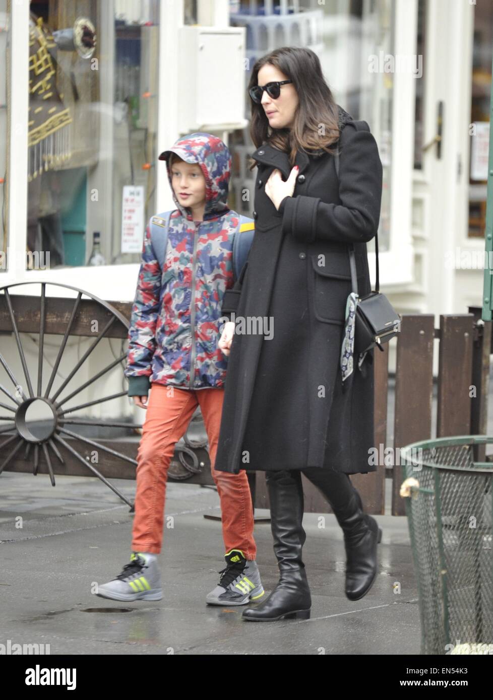 Liv tyler with son milo -Fotos und -Bildmaterial in hoher Auflösung – Alamy