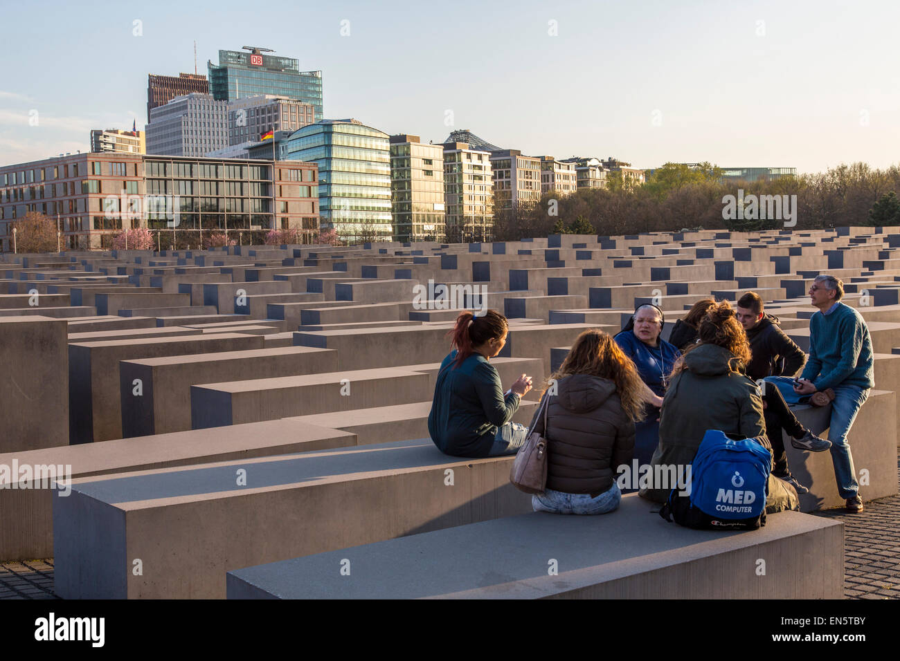 Berliner touristen am holocaust denkmal -Fotos und -Bildmaterial in ...