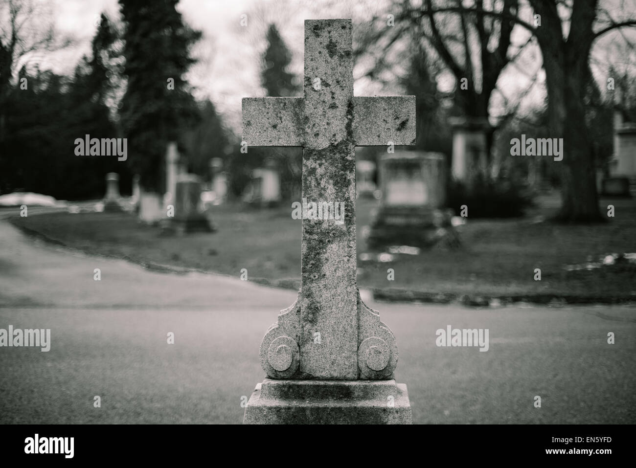 Kreuz grab -Fotos und -Bildmaterial in hoher Auflösung – Alamy