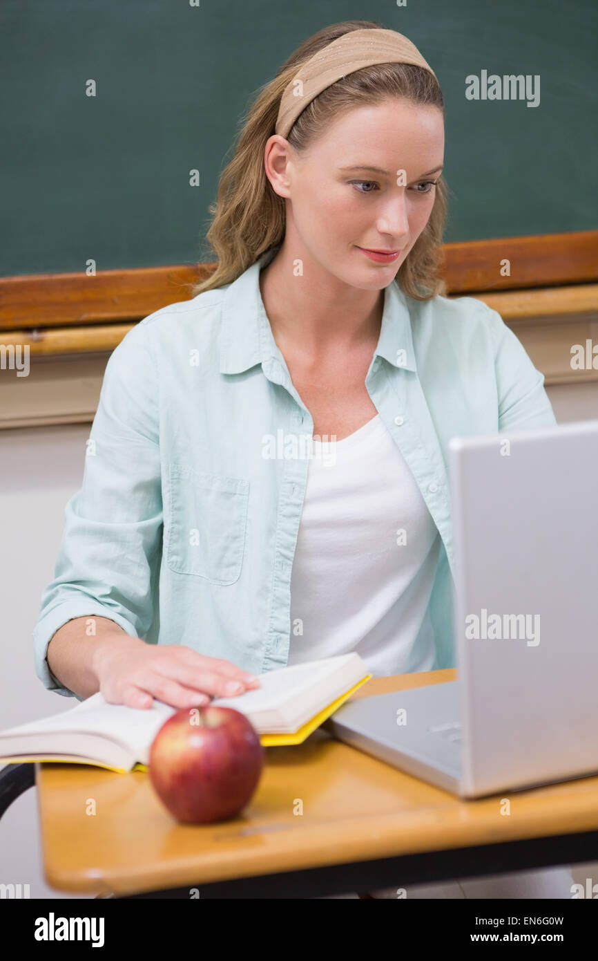 Lehrer pult -Fotos und -Bildmaterial in hoher Auflösung – Alamy