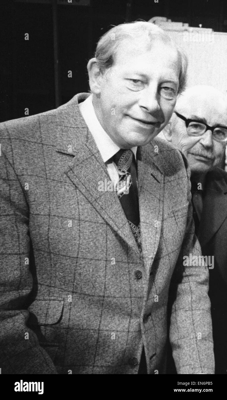 Bbc newsreader peter woods -Fotos und -Bildmaterial in hoher Auflösung ...