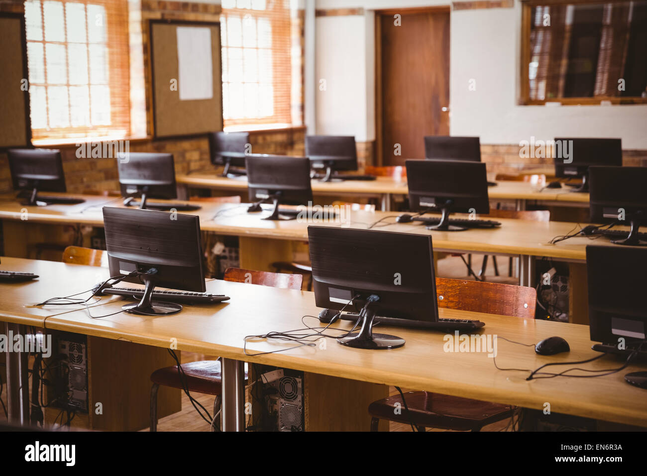 Computerraum schule -Fotos und -Bildmaterial in hoher Auflösung – Alamy