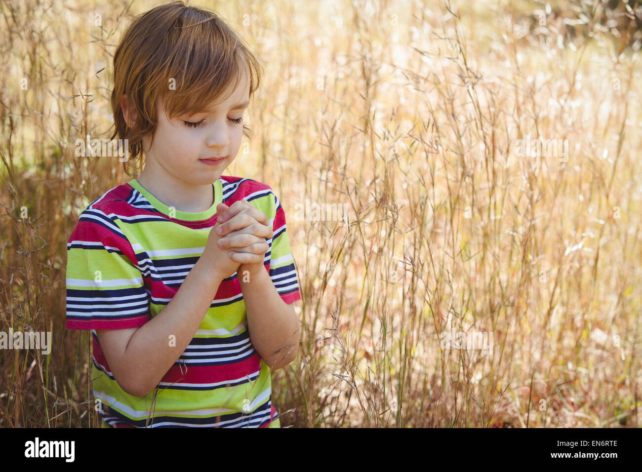 Im park beten -Fotos und -Bildmaterial in hoher Auflösung – Alamy