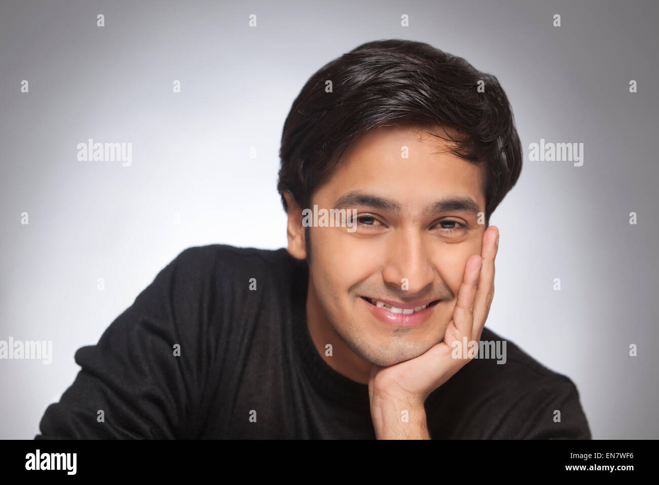 Hand An Der Wange Stockfotos und -bilder Kaufen - Alamy