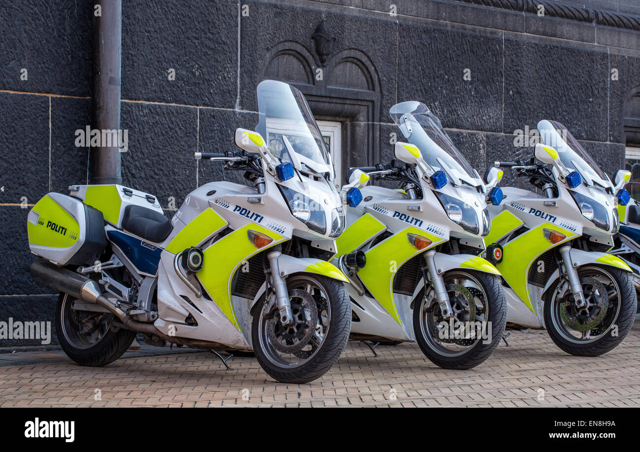 Geparkte polizeimotorräder -Fotos und -Bildmaterial in hoher Auflösung ...