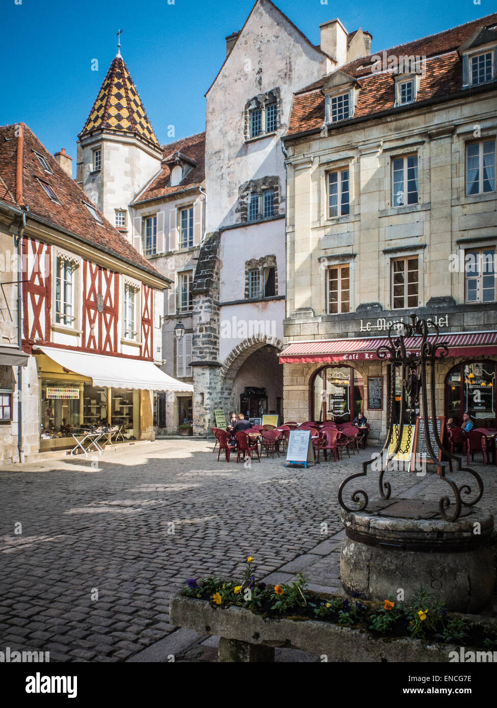 Semur auxois -Fotos und -Bildmaterial in hoher Auflösung – Alamy