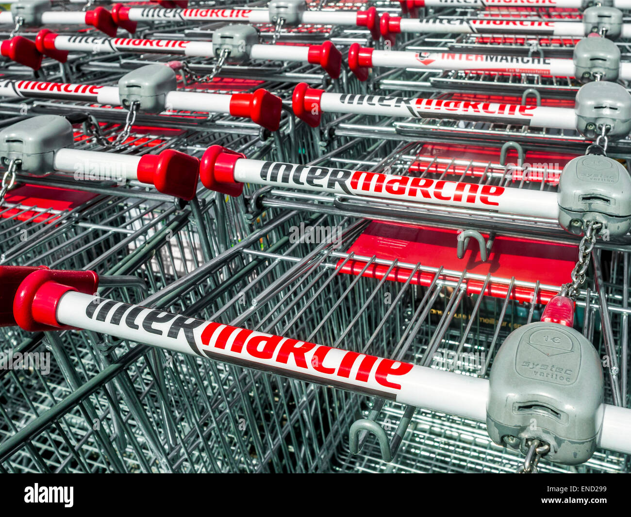 Intermarche Einkaufswagen / Caddy - Frankreich Stockfotografie - Alamy
