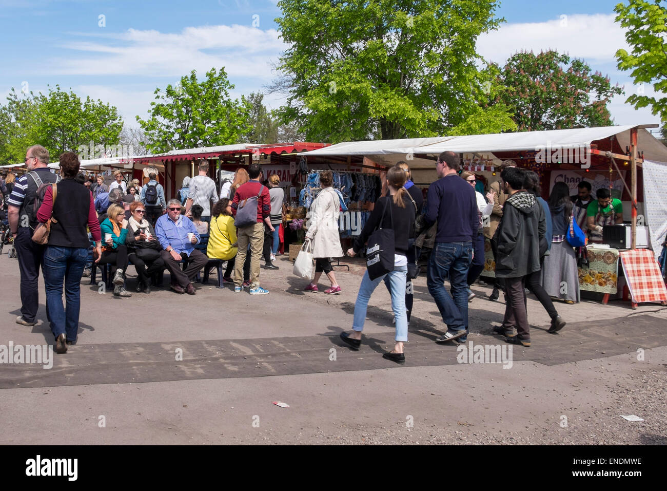Berliner mauer park wochenendmarkt -Fotos und -Bildmaterial in hoher ...