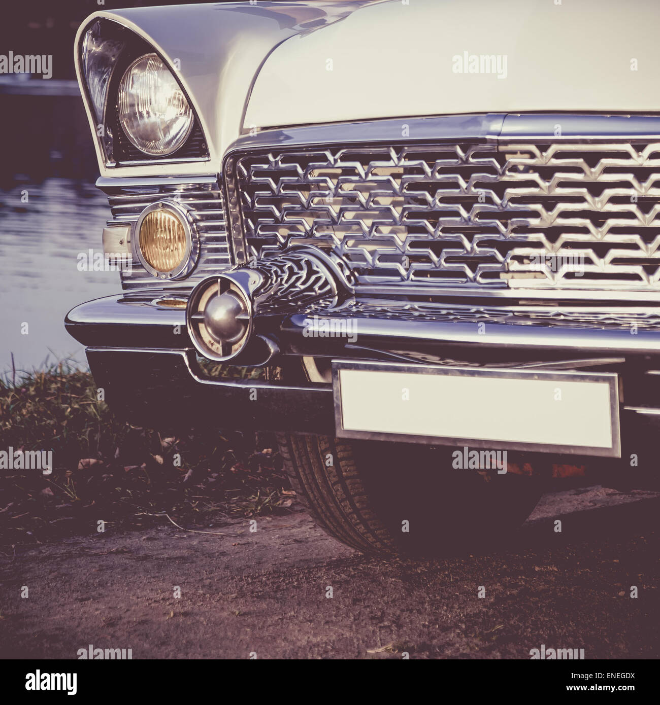 Alte Retro oder Oldtimer oder Automobil Vorderseite mit Frontlicht oder ...