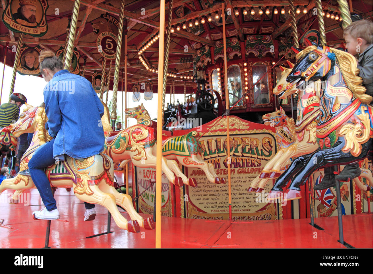 Traditionelle galoppierende pferde -Fotos und -Bildmaterial in hoher ...