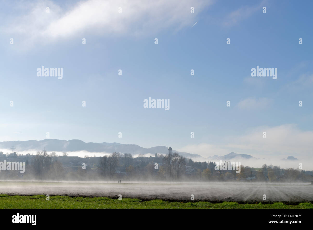 Nebel über den Feldern im Herbst, in der Nähe von Königsdorf, Upper ...