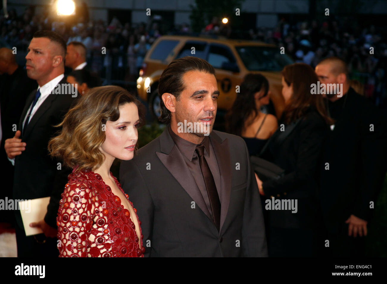 New York, USA. 4. Mai 2015. Schauspieler Bobby Cannavale und Freundin ...